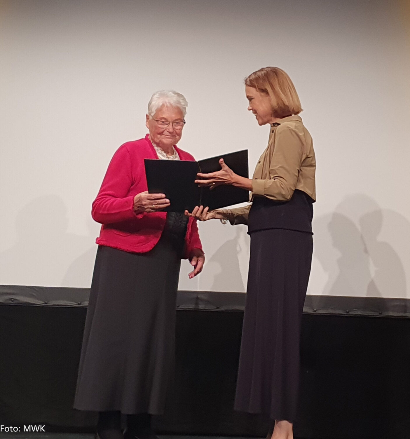 Heimatmedaille an Marie Zahn - LandFrauenverband Württemberg-Baden e.V.